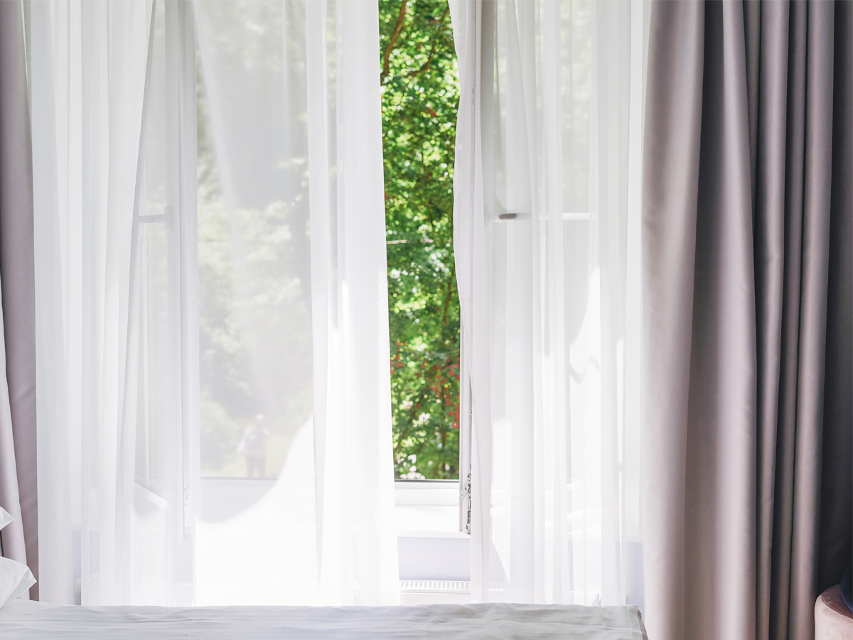 Gordijnen in de slaapkamer: mooi én functioneel | Woonboulevard Heerlen